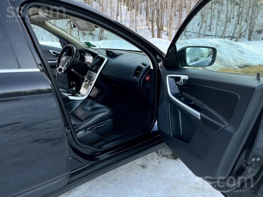 Melns Volvo XC60 2010 Krāslava, ar dzinēja tilpumu 2.40 L un nobraukumu 280 tūkst. km par 8800 €, foto 19 vietnē AUTOMOTO.COM.LV
