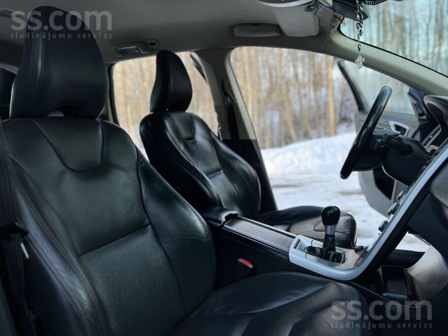 Melns Volvo XC60 2010 Krāslava, ar dzinēja tilpumu 2.40 L un nobraukumu 280 tūkst. km par 8800 €, foto 20 vietnē AUTOMOTO.COM.LV