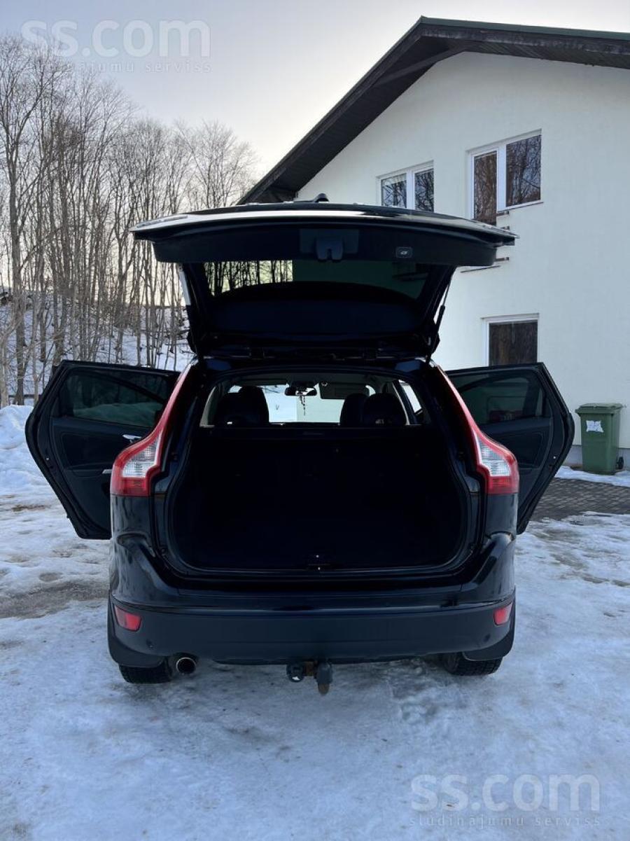 Melns Volvo XC60 2010 Krāslava, ar dzinēja tilpumu 2.40 L un nobraukumu 280 tūkst. km par 8800 €, foto 24 vietnē AUTOMOTO.COM.LV