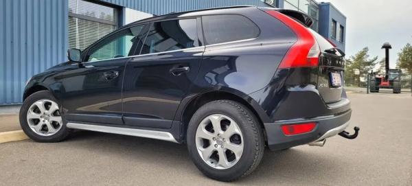 Black Volvo XC60 2010 in Riga, with an engine capacity of 2.40 L and mileage of 253 thousand km for 9500 €, photo 5 on AUTOMOTO.COM.LV