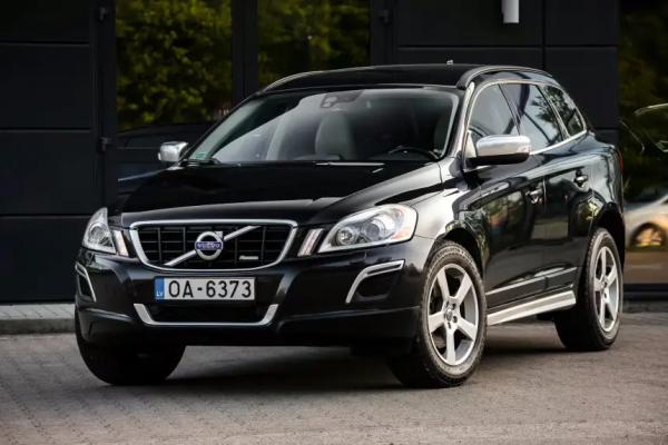 Black Volvo XC60 2010 in Jelgava, with an engine capacity of 2.40 L and mileage of 317 thousand km for 8990 €, photo 1 on AUTOMOTO.COM.LV