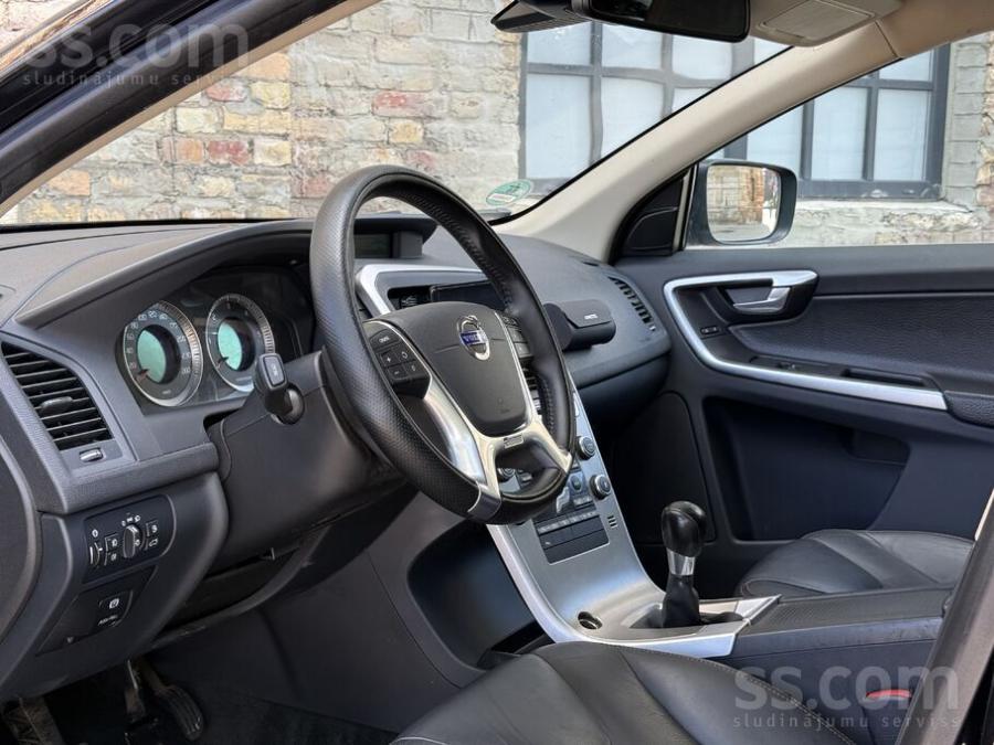 Melns Volvo XC60 2010 Rīga, ar dzinēja tilpumu 2.40 L un nobraukumu 274 tūkst. km par 7480 €, foto 9 vietnē AUTOMOTO.COM.LV