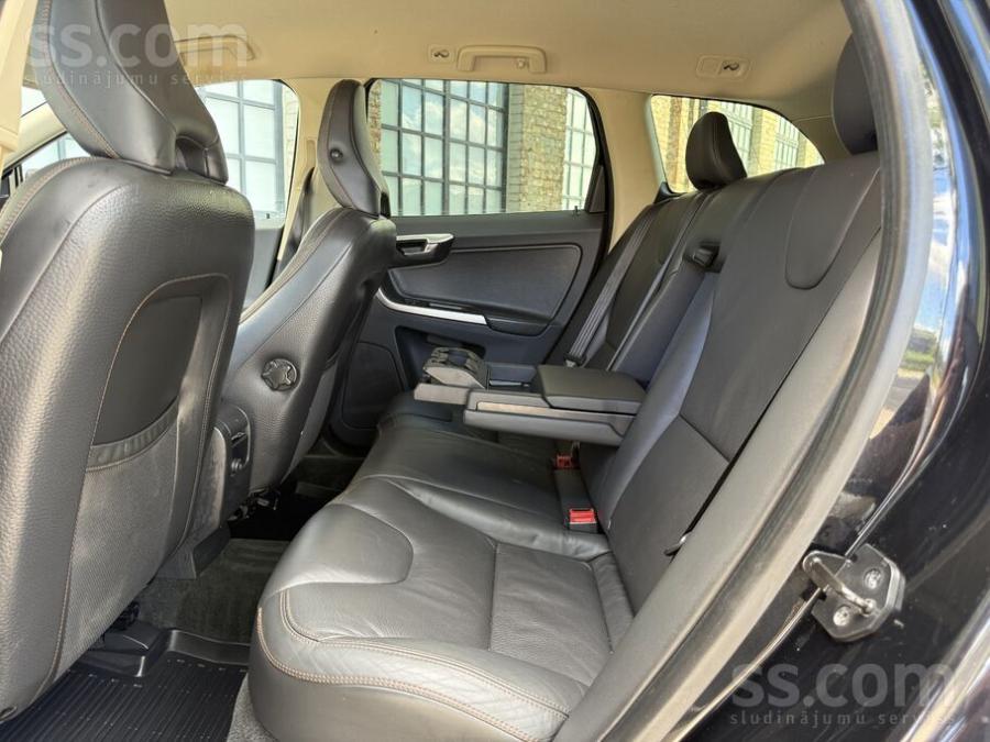 Melns Volvo XC60 2010 Rīga, ar dzinēja tilpumu 2.40 L un nobraukumu 274 tūkst. km par 7480 €, foto 11 vietnē AUTOMOTO.COM.LV