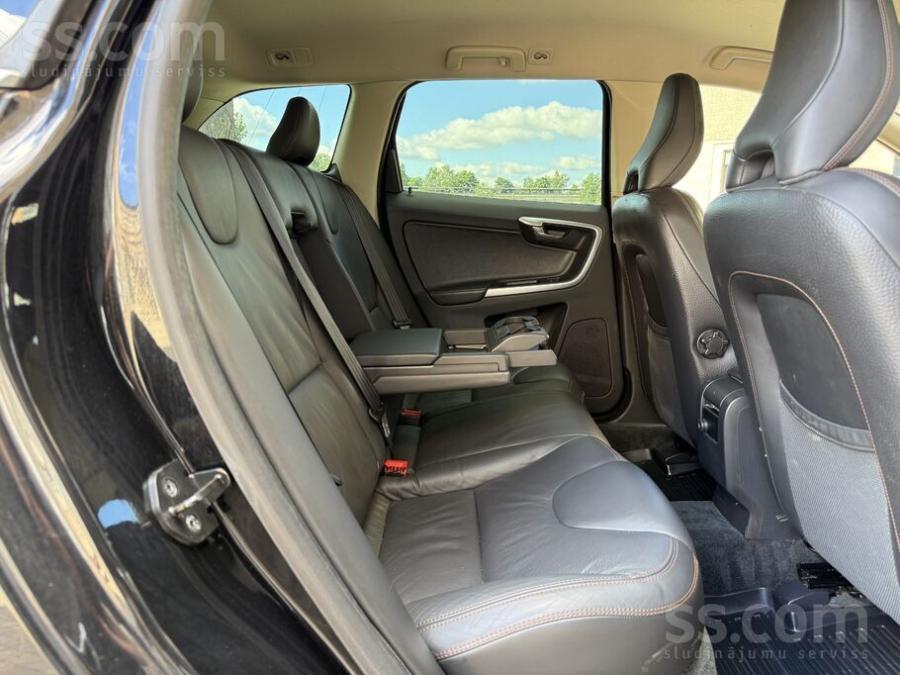 Melns Volvo XC60 2010 Rīga, ar dzinēja tilpumu 2.40 L un nobraukumu 274 tūkst. km par 7480 €, foto 12 vietnē AUTOMOTO.COM.LV