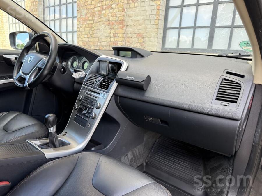 Melns Volvo XC60 2010 Rīga, ar dzinēja tilpumu 2.40 L un nobraukumu 274 tūkst. km par 7480 €, foto 14 vietnē AUTOMOTO.COM.LV