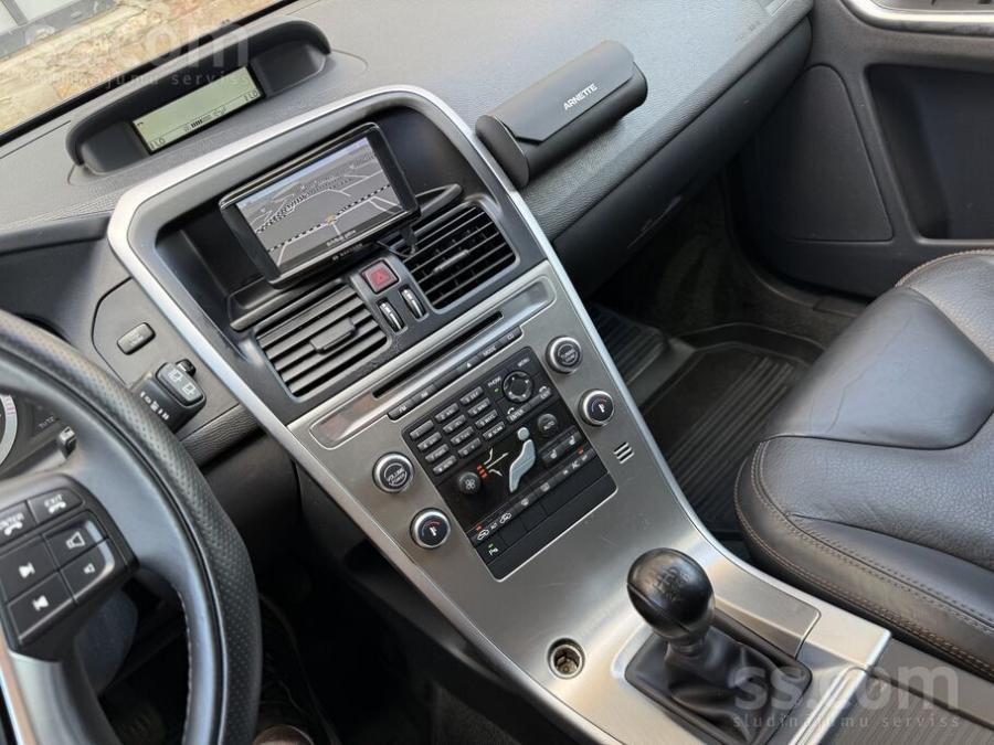 Melns Volvo XC60 2010 Rīga, ar dzinēja tilpumu 2.40 L un nobraukumu 274 tūkst. km par 7480 €, foto 20 vietnē AUTOMOTO.COM.LV