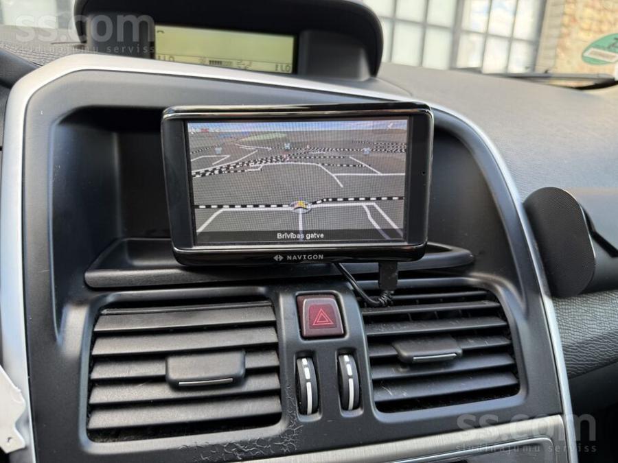 Melns Volvo XC60 2010 Rīga, ar dzinēja tilpumu 2.40 L un nobraukumu 274 tūkst. km par 7480 €, foto 22 vietnē AUTOMOTO.COM.LV