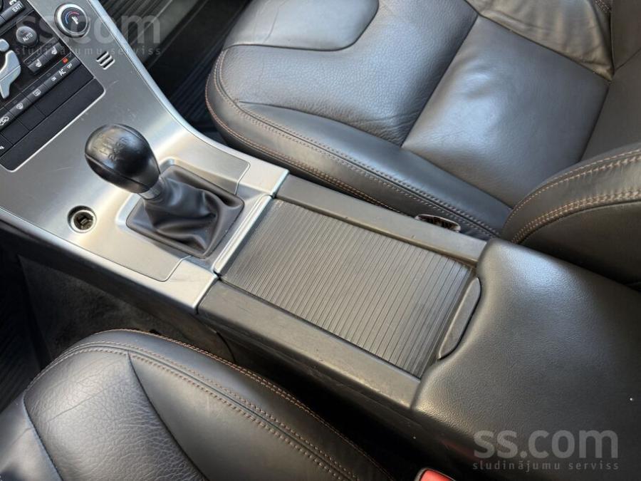 Melns Volvo XC60 2010 Rīga, ar dzinēja tilpumu 2.40 L un nobraukumu 274 tūkst. km par 7480 €, foto 24 vietnē AUTOMOTO.COM.LV