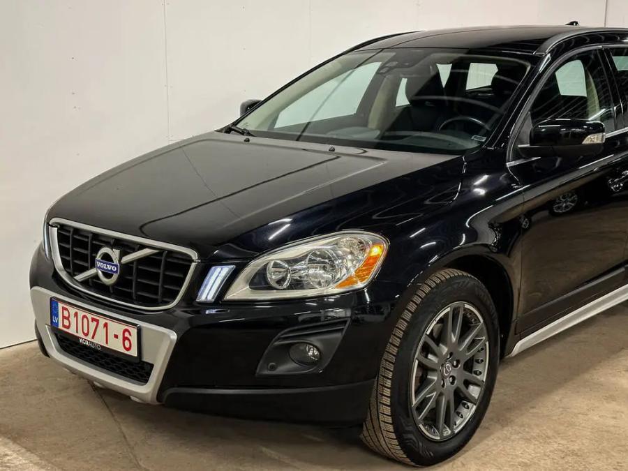 Black Volvo XC60 2010 in Jurmala, with an engine capacity of 2.40 L and mileage of 313 thousand km for 8995 €, photo 6 on AUTOMOTO.COM.LV