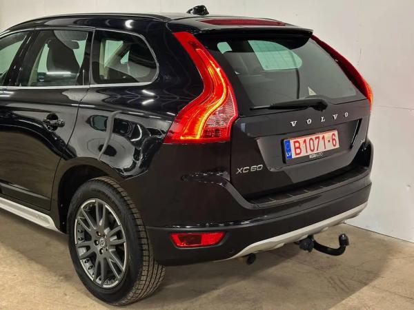 Black Volvo XC60 2010 in Jurmala, with an engine capacity of 2.40 L and mileage of 313 thousand km for 8995 €, photo 6 on AUTOMOTO.COM.LV
