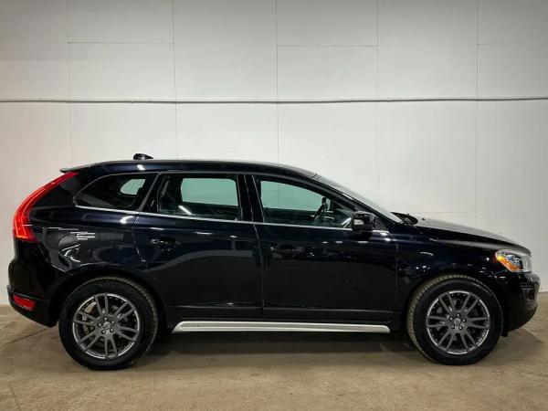 Black Volvo XC60 2010 in Jurmala, with an engine capacity of 2.40 L and mileage of 313 thousand km for 8995 €, photo 7 on AUTOMOTO.COM.LV