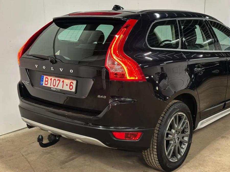Black Volvo XC60 2010 in Jurmala, with an engine capacity of 2.40 L and mileage of 313 thousand km for 8995 €, photo 10 on AUTOMOTO.COM.LV