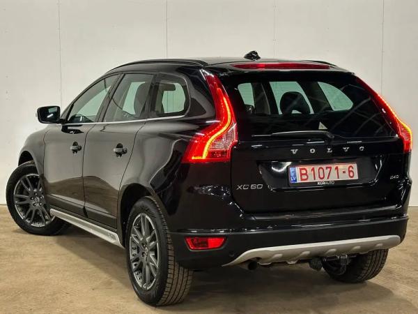 Black Volvo XC60 2010 in Jurmala, with an engine capacity of 2.40 L and mileage of 313 thousand km for 8995 €, photo 10 on AUTOMOTO.COM.LV