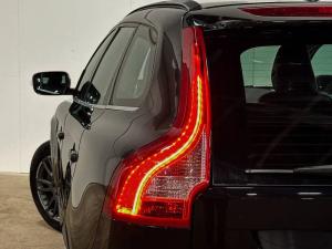 Black Volvo XC60 2010 in Jurmala, with an engine capacity of 2.40 L and mileage of 313 thousand km for 8995 €, photo 12 on AUTOMOTO.COM.LV