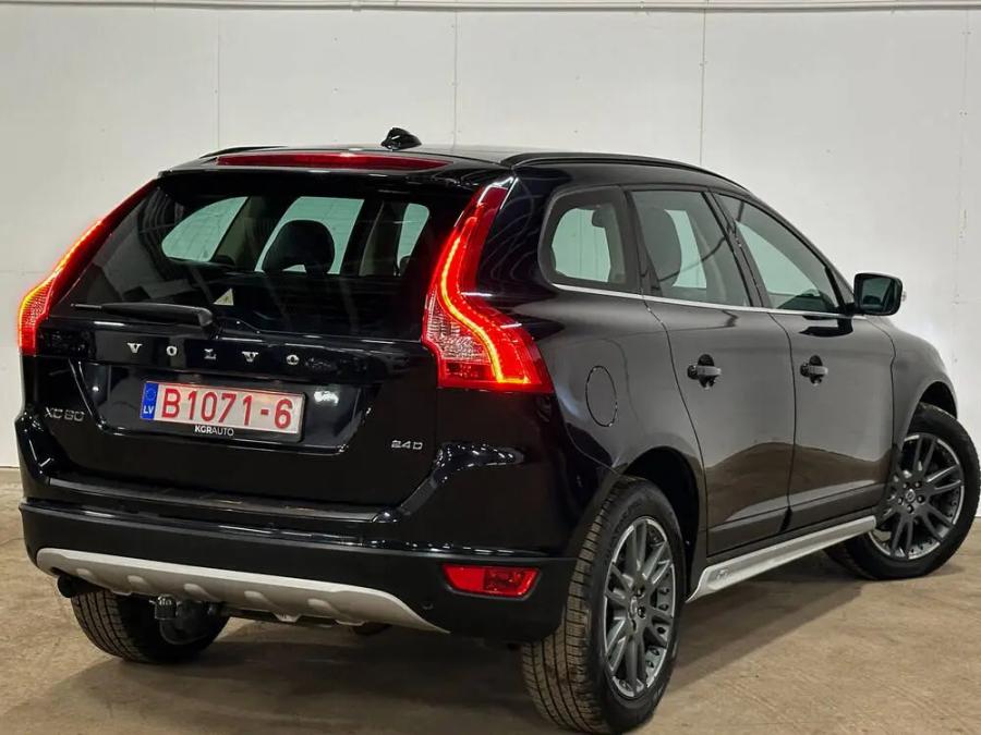 Black Volvo XC60 2010 in Jurmala, with an engine capacity of 2.40 L and mileage of 313 thousand km for 8995 €, photo 13 on AUTOMOTO.COM.LV