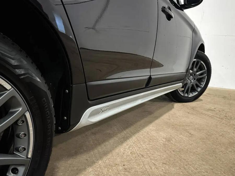 Black Volvo XC60 2010 in Jurmala, with an engine capacity of 2.40 L and mileage of 313 thousand km for 8995 €, photo 14 on AUTOMOTO.COM.LV