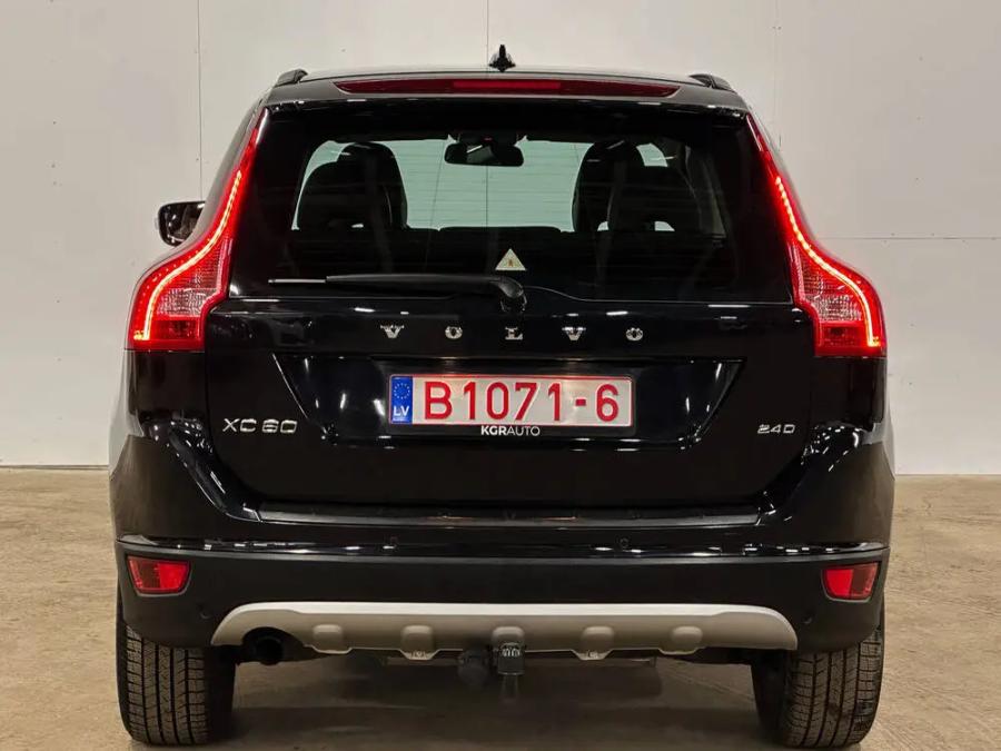 Black Volvo XC60 2010 in Jurmala, with an engine capacity of 2.40 L and mileage of 313 thousand km for 8995 €, photo 15 on AUTOMOTO.COM.LV