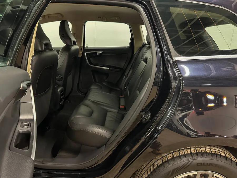 Black Volvo XC60 2010 in Jurmala, with an engine capacity of 2.40 L and mileage of 313 thousand km for 8995 €, photo 18 on AUTOMOTO.COM.LV