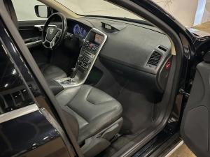 Black Volvo XC60 2010 in Jurmala, with an engine capacity of 2.40 L and mileage of 313 thousand km for 8995 €, photo 20 on AUTOMOTO.COM.LV
