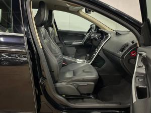 Black Volvo XC60 2010 in Jurmala, with an engine capacity of 2.40 L and mileage of 313 thousand km for 8995 €, photo 21 on AUTOMOTO.COM.LV