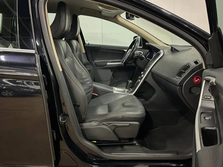 Black Volvo XC60 2010 in Jurmala, with an engine capacity of 2.40 L and mileage of 313 thousand km for 8995 €, photo 21 on AUTOMOTO.COM.LV