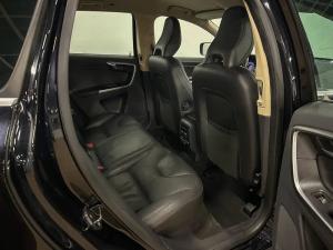 Black Volvo XC60 2010 in Jurmala, with an engine capacity of 2.40 L and mileage of 313 thousand km for 8995 €, photo 22 on AUTOMOTO.COM.LV