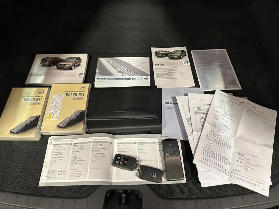 Black Volvo XC60 2010 in Jurmala, with an engine capacity of 2.40 L and mileage of 313 thousand km for 8995 €, photo 32 on AUTOMOTO.COM.LV