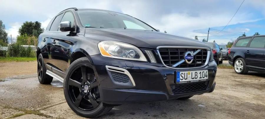Melns Volvo XC60 2010 Rīga, ar dzinēja tilpumu 2.40 L un nobraukumu 234 tūkst. km par 9990 €, foto 1 vietnē AUTOMOTO.COM.LV