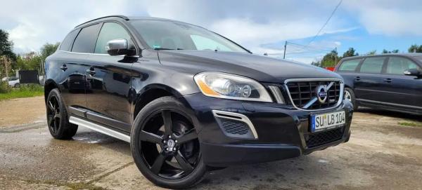 Melns Volvo XC60 2010 Rīga, ar dzinēja tilpumu 2.40 L un nobraukumu 234 tūkst. km par 9990 €, foto 2 vietnē AUTOMOTO.COM.LV