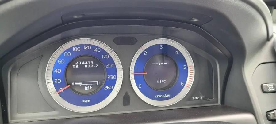 Melns Volvo XC60 2010 Rīga, ar dzinēja tilpumu 2.40 L un nobraukumu 234 tūkst. km par 9990 €, foto 12 vietnē AUTOMOTO.COM.LV