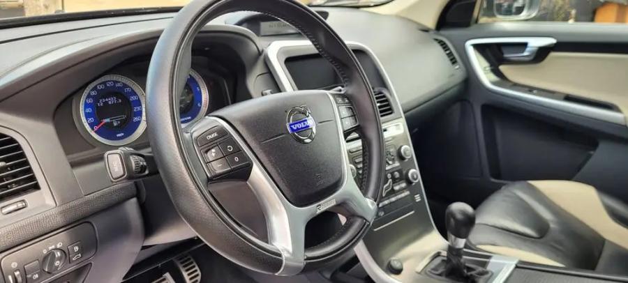 Melns Volvo XC60 2010 Rīga, ar dzinēja tilpumu 2.40 L un nobraukumu 234 tūkst. km par 9990 €, foto 18 vietnē AUTOMOTO.COM.LV