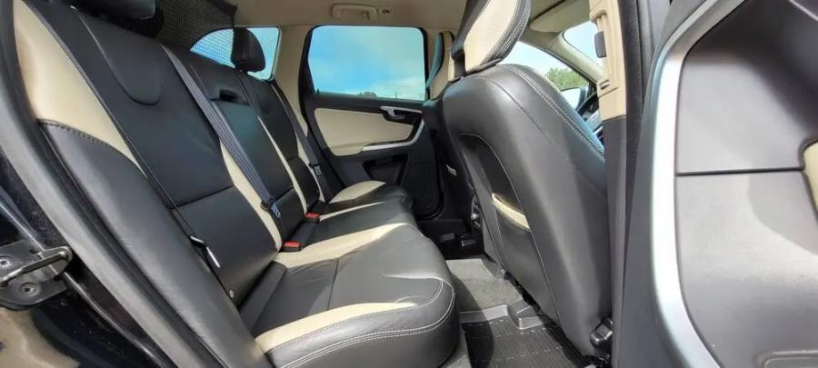Melns Volvo XC60 2010 Rīga, ar dzinēja tilpumu 2.40 L un nobraukumu 234 tūkst. km par 9990 €, foto 23 vietnē AUTOMOTO.COM.LV