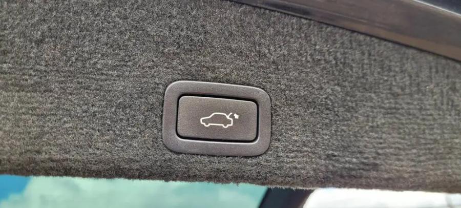 Melns Volvo XC60 2010 Rīga, ar dzinēja tilpumu 2.40 L un nobraukumu 234 tūkst. km par 9990 €, foto 29 vietnē AUTOMOTO.COM.LV
