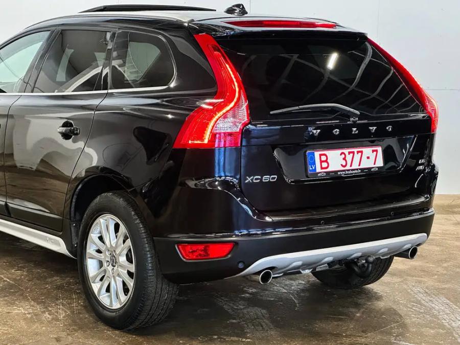 Black Volvo XC60 2010 in Jurmala, with an engine capacity of 2.40 L and mileage of 259 thousand km for 10495 €, photo 9 on AUTOMOTO.COM.LV