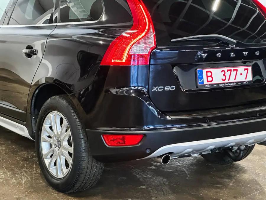 Black Volvo XC60 2010 in Jurmala, with an engine capacity of 2.40 L and mileage of 259 thousand km for 10495 €, photo 10 on AUTOMOTO.COM.LV