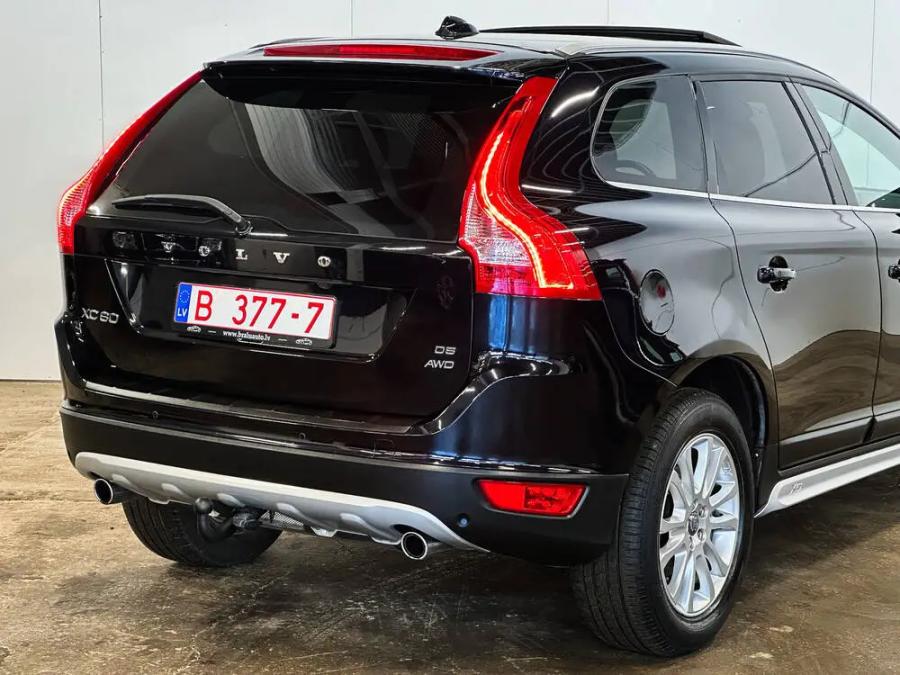 Black Volvo XC60 2010 in Jurmala, with an engine capacity of 2.40 L and mileage of 259 thousand km for 10495 €, photo 12 on AUTOMOTO.COM.LV