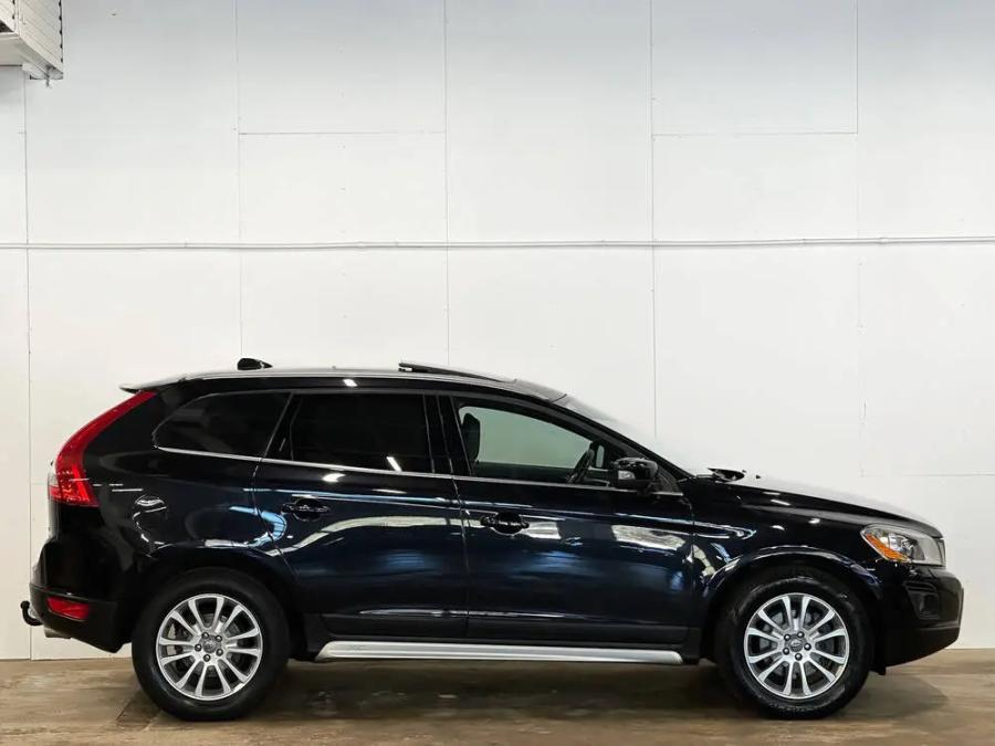 Black Volvo XC60 2010 in Jurmala, with an engine capacity of 2.40 L and mileage of 259 thousand km for 10495 €, photo 15 on AUTOMOTO.COM.LV