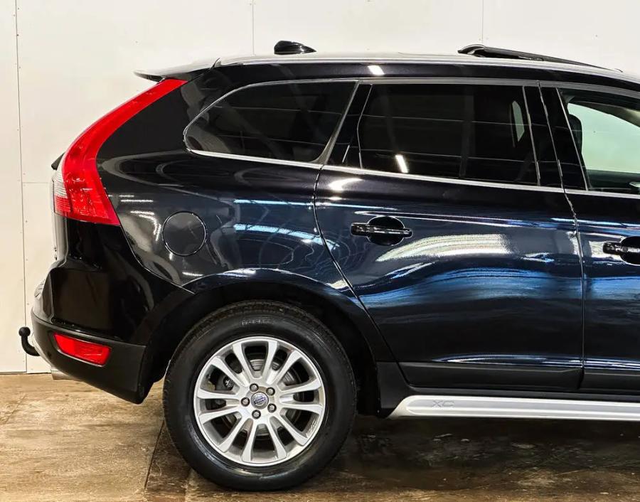 Black Volvo XC60 2010 in Jurmala, with an engine capacity of 2.40 L and mileage of 259 thousand km for 10495 €, photo 16 on AUTOMOTO.COM.LV