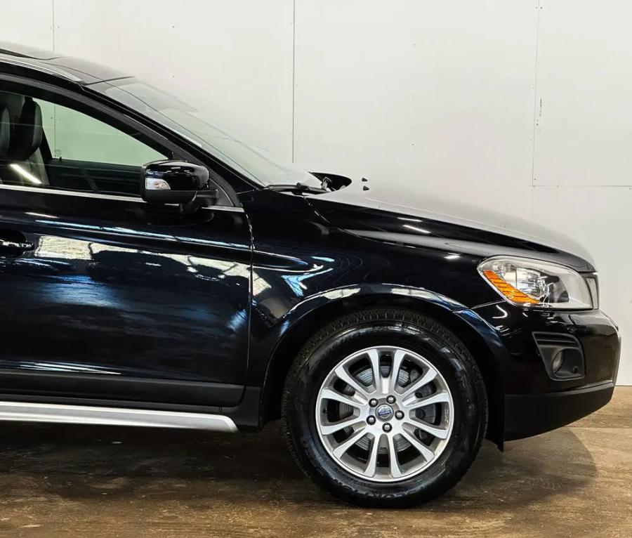 Black Volvo XC60 2010 in Jurmala, with an engine capacity of 2.40 L and mileage of 259 thousand km for 10495 €, photo 17 on AUTOMOTO.COM.LV