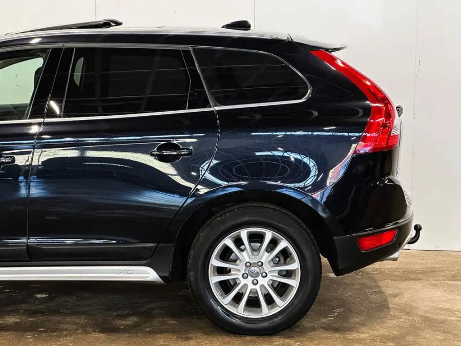 Black Volvo XC60 2010 in Jurmala, with an engine capacity of 2.40 L and mileage of 259 thousand km for 10495 €, photo 20 on AUTOMOTO.COM.LV