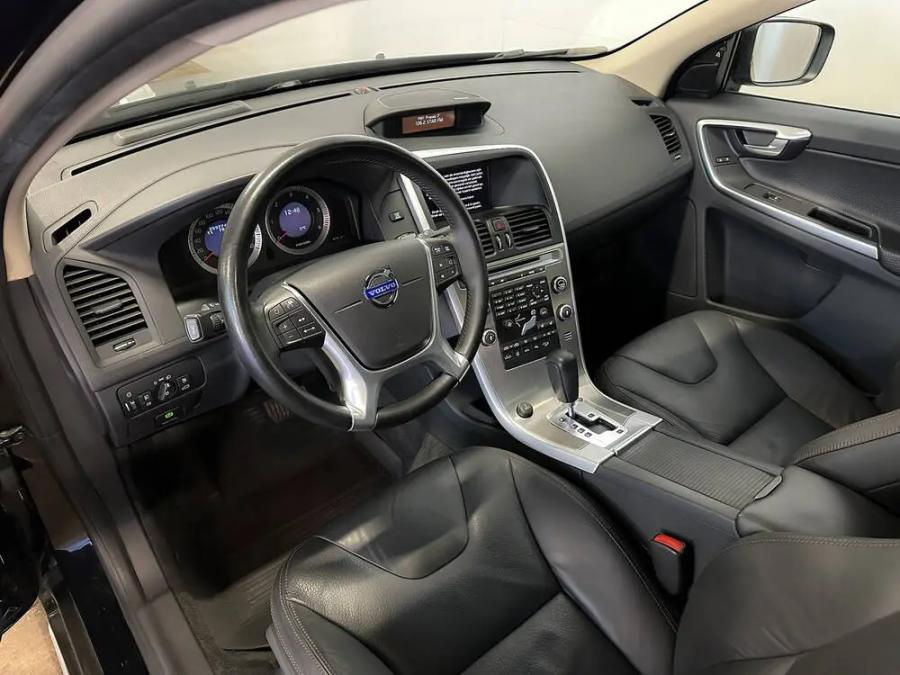 Black Volvo XC60 2010 in Jurmala, with an engine capacity of 2.40 L and mileage of 259 thousand km for 10495 €, photo 22 on AUTOMOTO.COM.LV