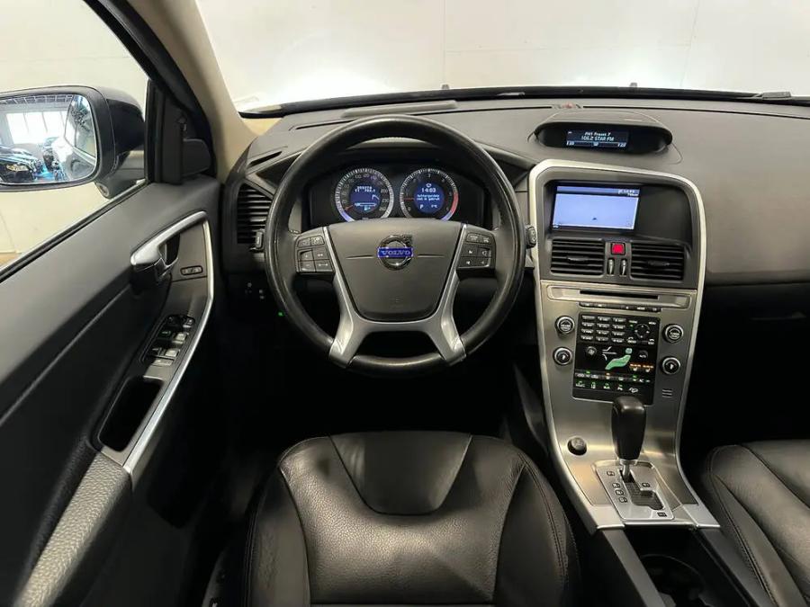 Black Volvo XC60 2010 in Jurmala, with an engine capacity of 2.40 L and mileage of 259 thousand km for 10495 €, photo 23 on AUTOMOTO.COM.LV
