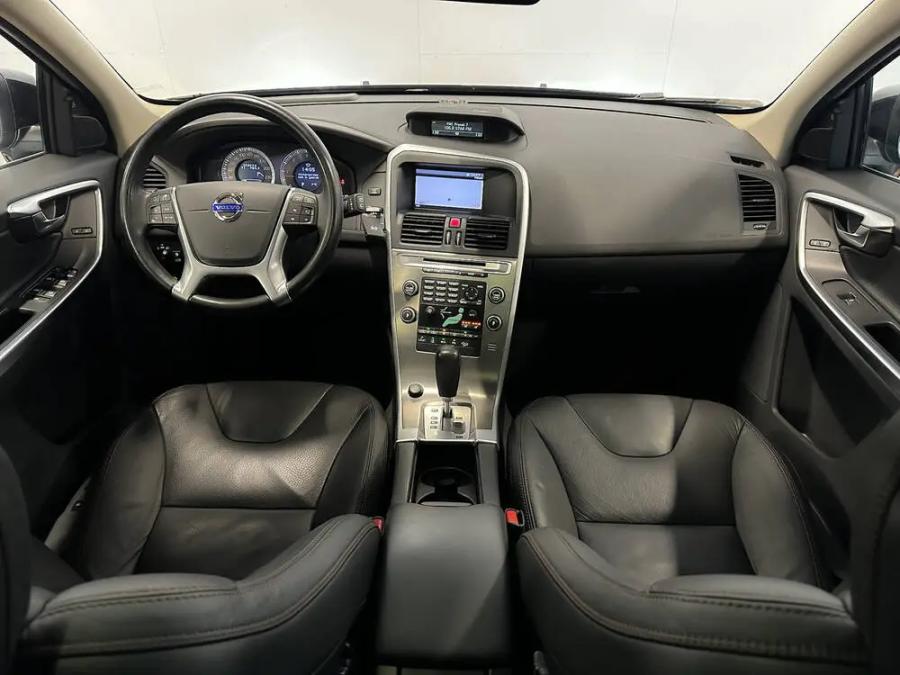 Black Volvo XC60 2010 in Jurmala, with an engine capacity of 2.40 L and mileage of 259 thousand km for 10495 €, photo 24 on AUTOMOTO.COM.LV