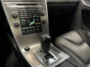 Black Volvo XC60 2010 in Jurmala, with an engine capacity of 2.40 L and mileage of 259 thousand km for 10495 €, photo 26 on AUTOMOTO.COM.LV