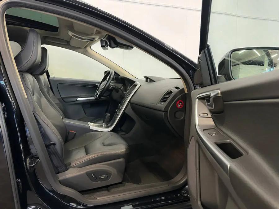 Black Volvo XC60 2010 in Jurmala, with an engine capacity of 2.40 L and mileage of 259 thousand km for 10495 €, photo 28 on AUTOMOTO.COM.LV