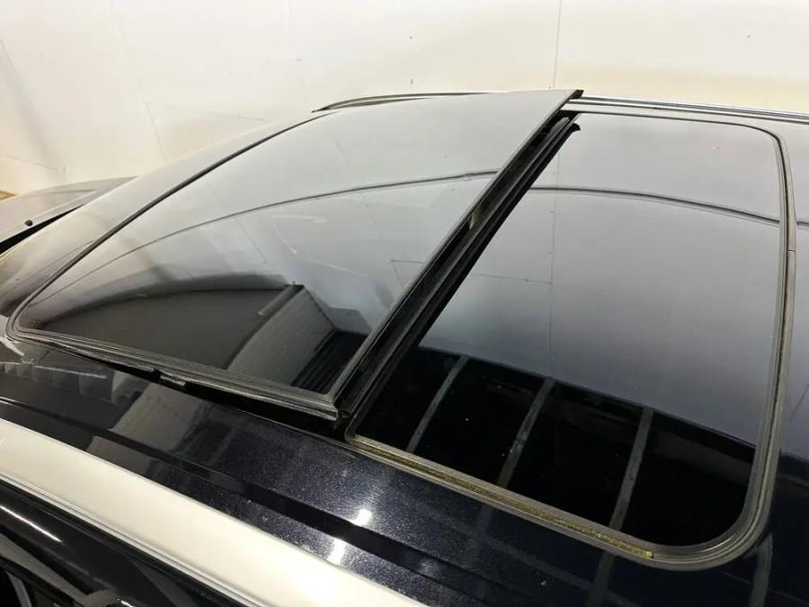 Black Volvo XC60 2010 in Jurmala, with an engine capacity of 2.40 L and mileage of 259 thousand km for 10495 €, photo 42 on AUTOMOTO.COM.LV