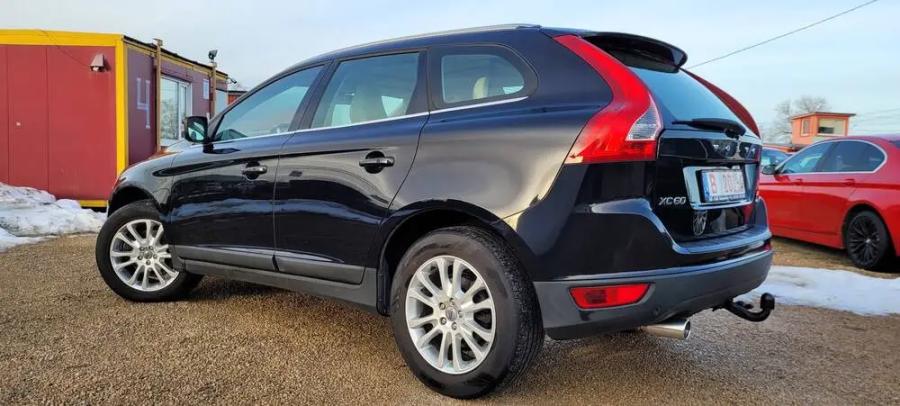 Melns Volvo XC60 2010 Rīga, ar dzinēja tilpumu 2.40 L un nobraukumu 241 tūkst. km par 10500 €, foto 4 vietnē AUTOMOTO.COM.LV