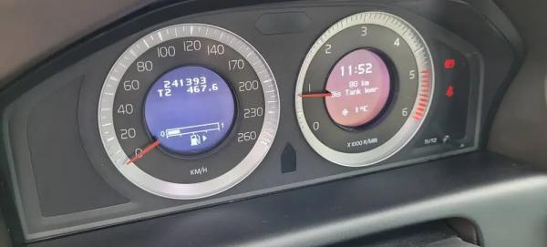 Melns Volvo XC60 2010 Rīga, ar dzinēja tilpumu 2.40 L un nobraukumu 241 tūkst. km par 10500 €, foto 8 vietnē AUTOMOTO.COM.LV