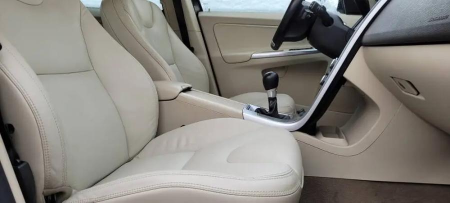 Melns Volvo XC60 2010 Rīga, ar dzinēja tilpumu 2.40 L un nobraukumu 241 tūkst. km par 10500 €, foto 15 vietnē AUTOMOTO.COM.LV
