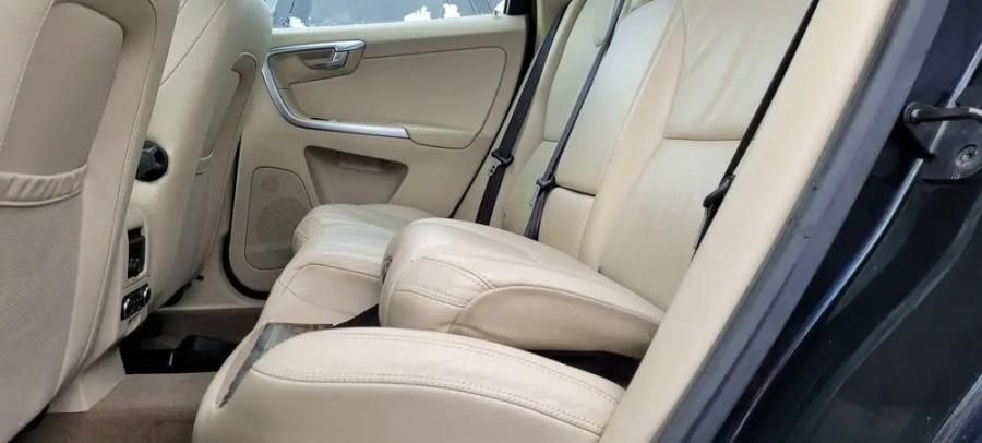 Melns Volvo XC60 2010 Rīga, ar dzinēja tilpumu 2.40 L un nobraukumu 241 tūkst. km par 10500 €, foto 21 vietnē AUTOMOTO.COM.LV